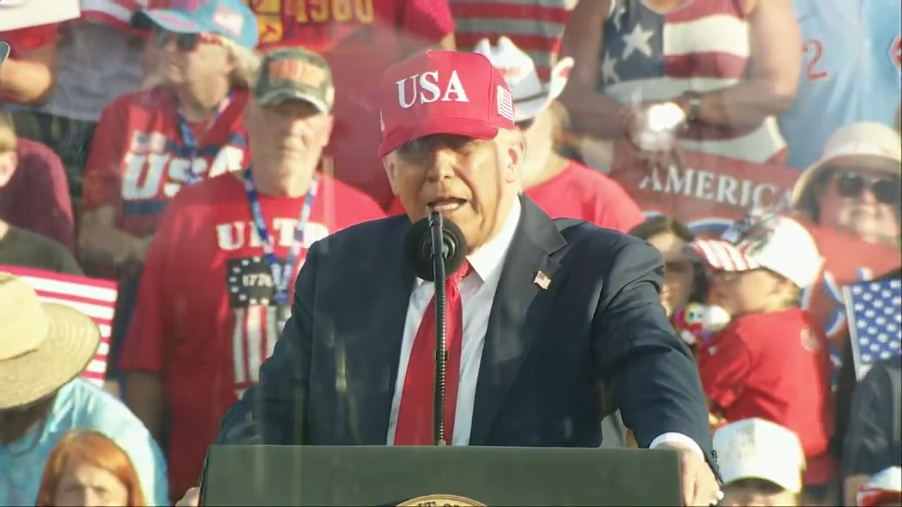 'I Like This Guy': Trump Puts His Corruption On Display, Plans On ...