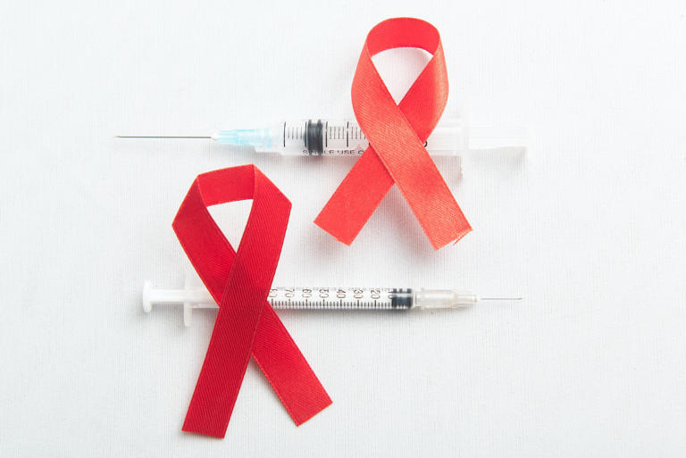 Understanding HIV Symptoms: Early Signs, Major Causes and How the Virus ...