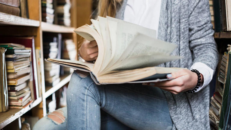 El truco definitivo y natural para eliminar los bichitos de tus libros y estanterías