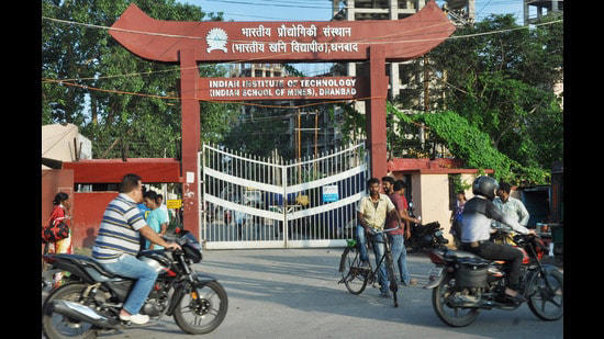 IIT(ISM)inks MoU for Centre of Excellence in fluid testing