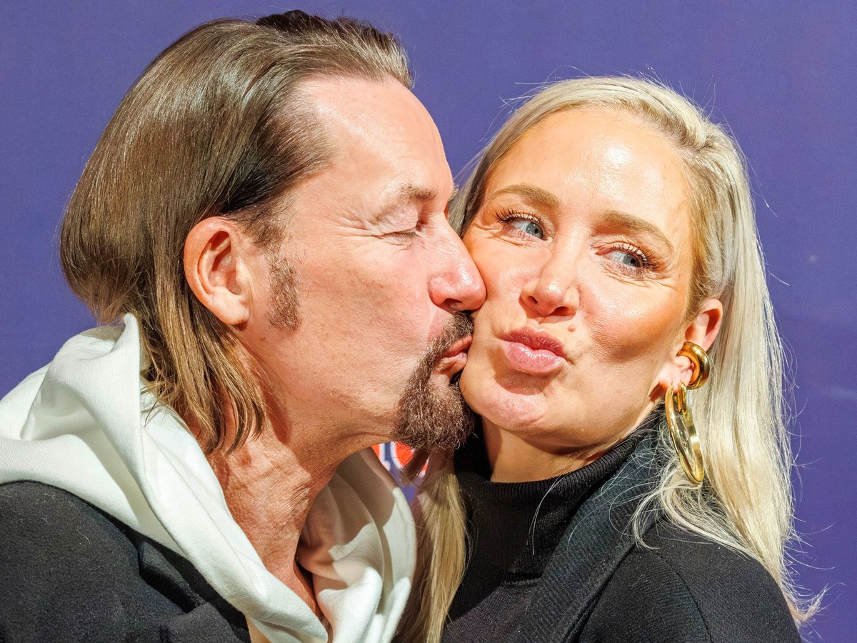 Janine Kunze und Dirk Budach: Verliebte Küsschen auf dem roten Teppich