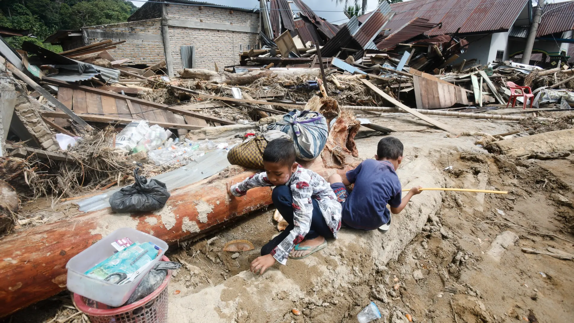 "Estoy aterrada, reza por nosotros": la búsqueda de la joven Diah para ...