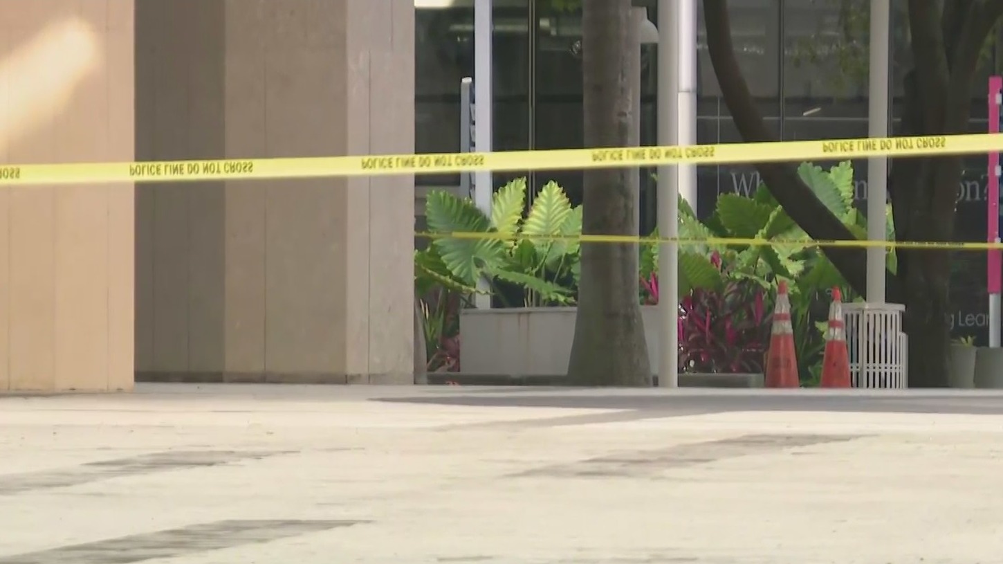 Suspicious package leads to large security response near Miami federal ...