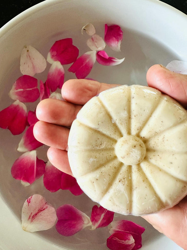 Waterless skincare: and its benefits in the age of moisture-locking ...