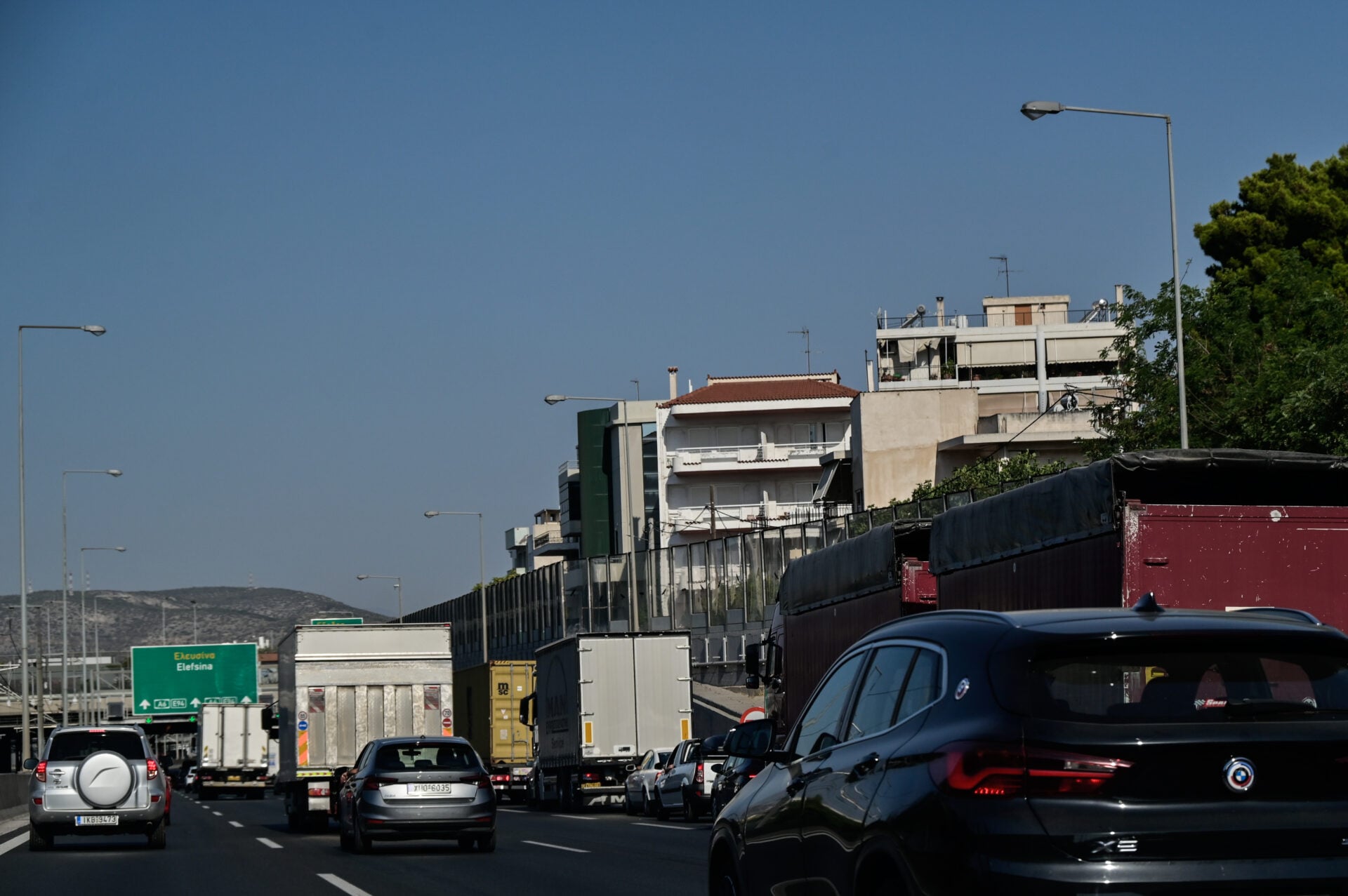 Αττική Οδός: Έσβησε η πυρκαγιά σε ΙΧ στο ρεύμα προς αεροδρόμιο ...