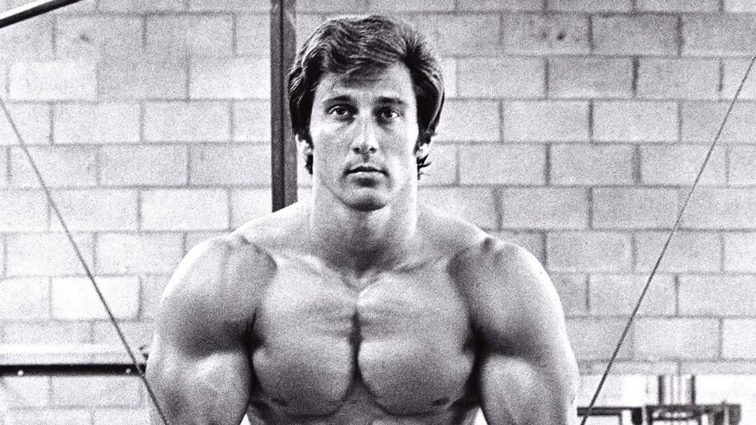 Top 9 Bodybuilding Icons Under 200 lbs With Impressive Physiques