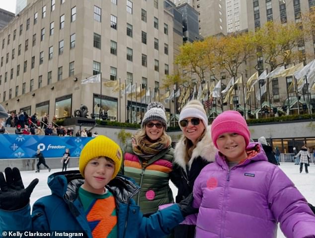 Kelly Clarkson shares rare photo with kids as they mourn their father's ...