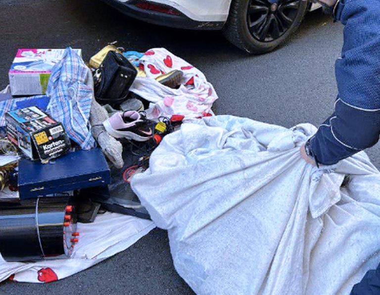 Abiti e scarpe recuperati dai cassonetti e rivenduti: maxi sequestro a ...