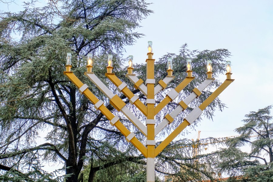 Hudson prepares for Hanukkah, 12-foot menorah lighting