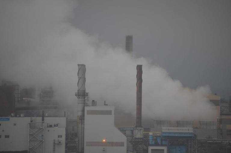 Northern Ontario steel mill issues layoff notices to 1,000 workers