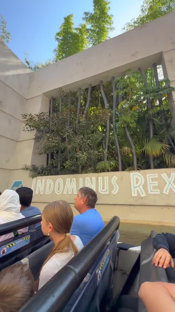 Jurassic World: The Ride – Epic Dino Adventure and Thrilling Drop