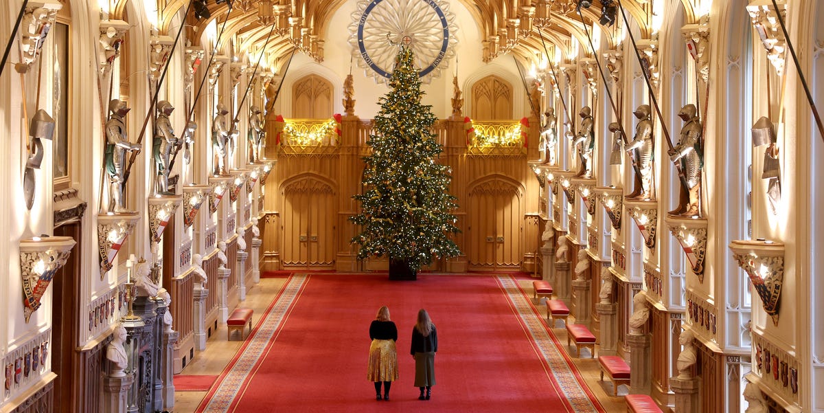 The Royal Christmas Tree at Windsor Castle Is Officially Decorated—and ...