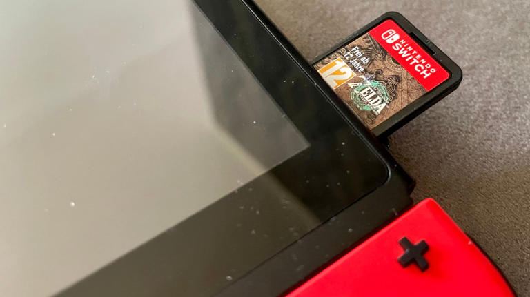 Why The Nintendo Switch Uses Cartridges (But PlayStation And Xbox Use ...