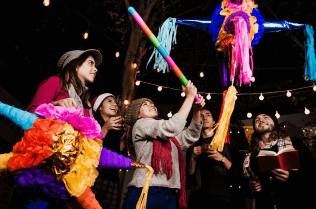 ¿Cómo hacer una piñata fácil, práctica y bonita para tu posada navideña?