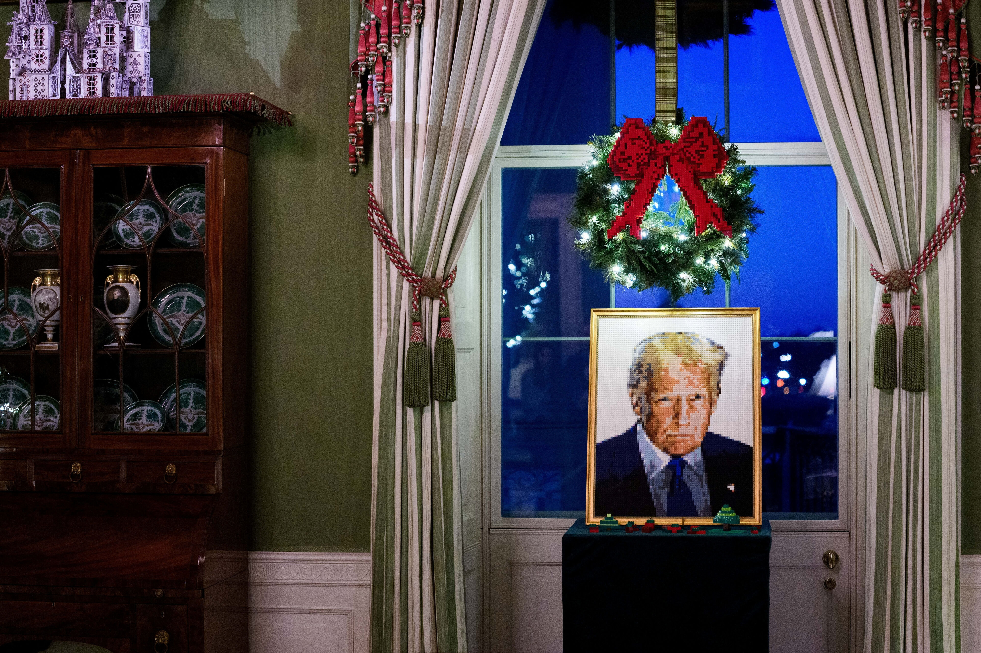 Portræt af Trump i Lego er del af juleudsmykning i Det Hvide Hus