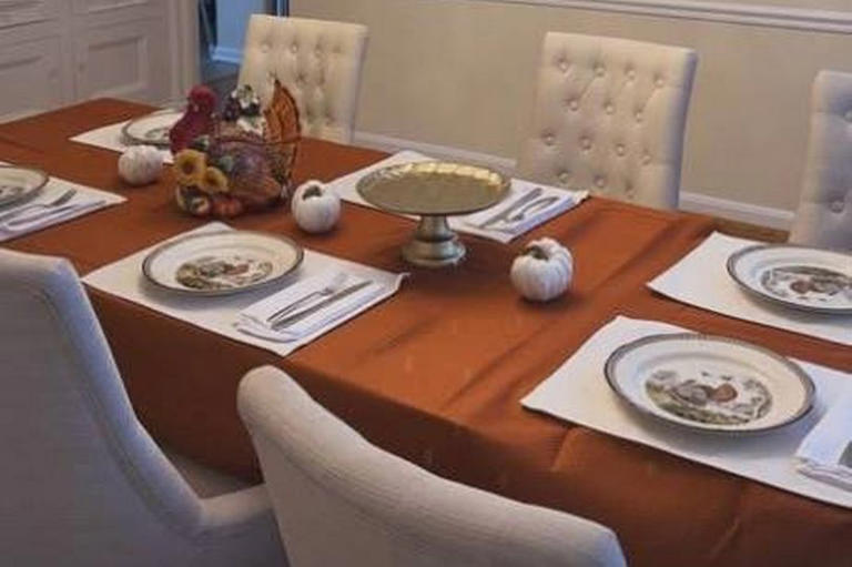 Karoline Leavitt's Thanksgiving dinner roasted as 'dry' and 'unseasoned'