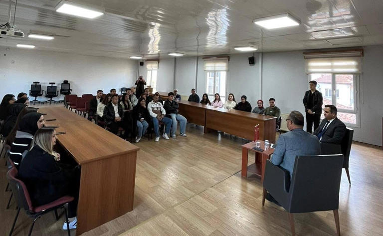 Geleceğin tapu teknikerlerine Kaymakam Dalak’tan mesleki rehberlik