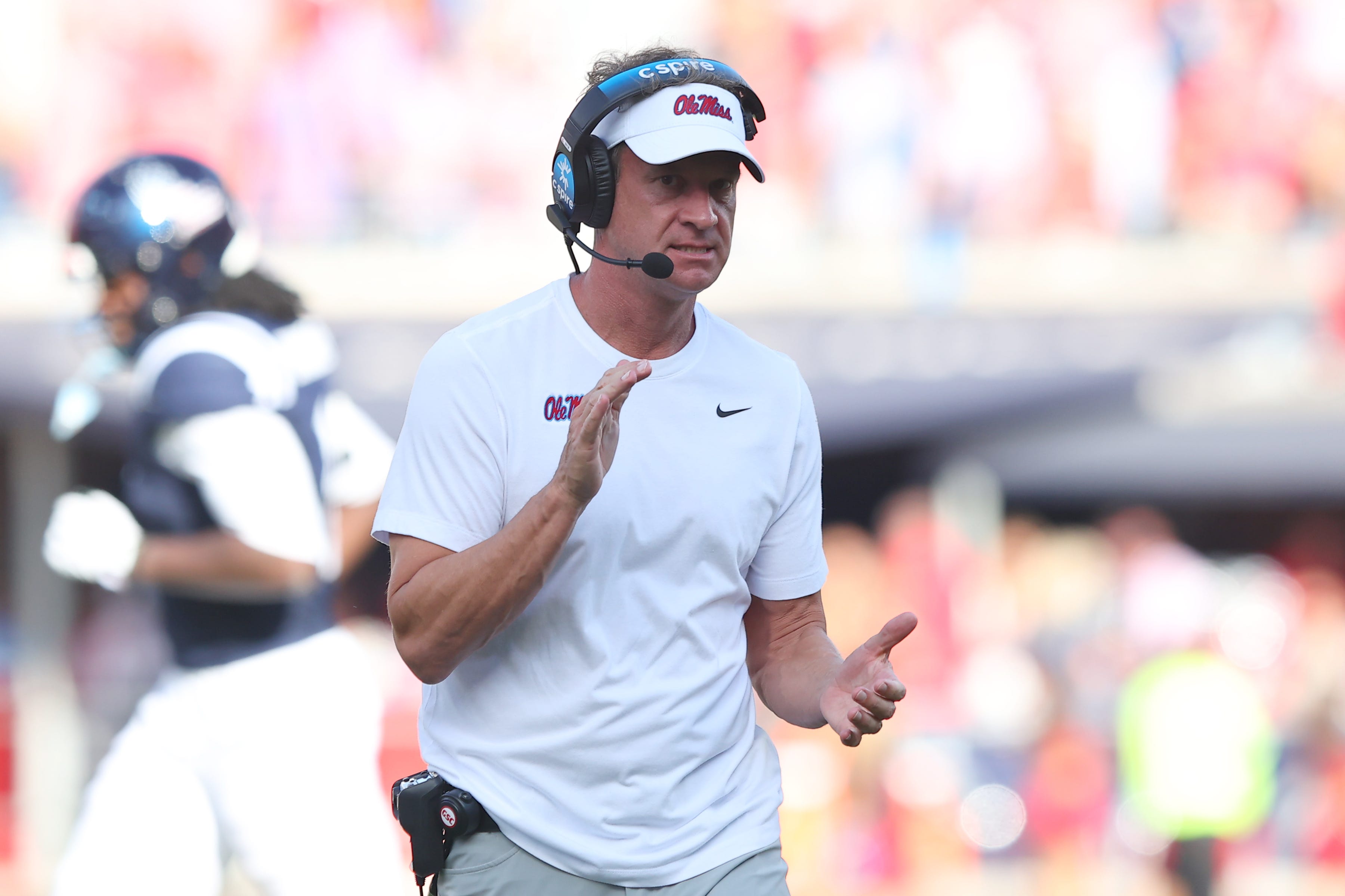 LSU will pay Lane Kiffin handsomely if Ole Miss wins a national title