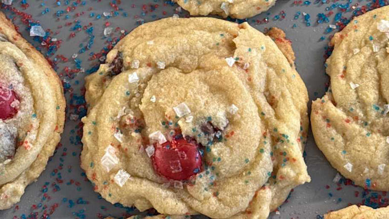 Drake Maye’s wife Ann bakes Patriots-themed cookies for MNF Giants game