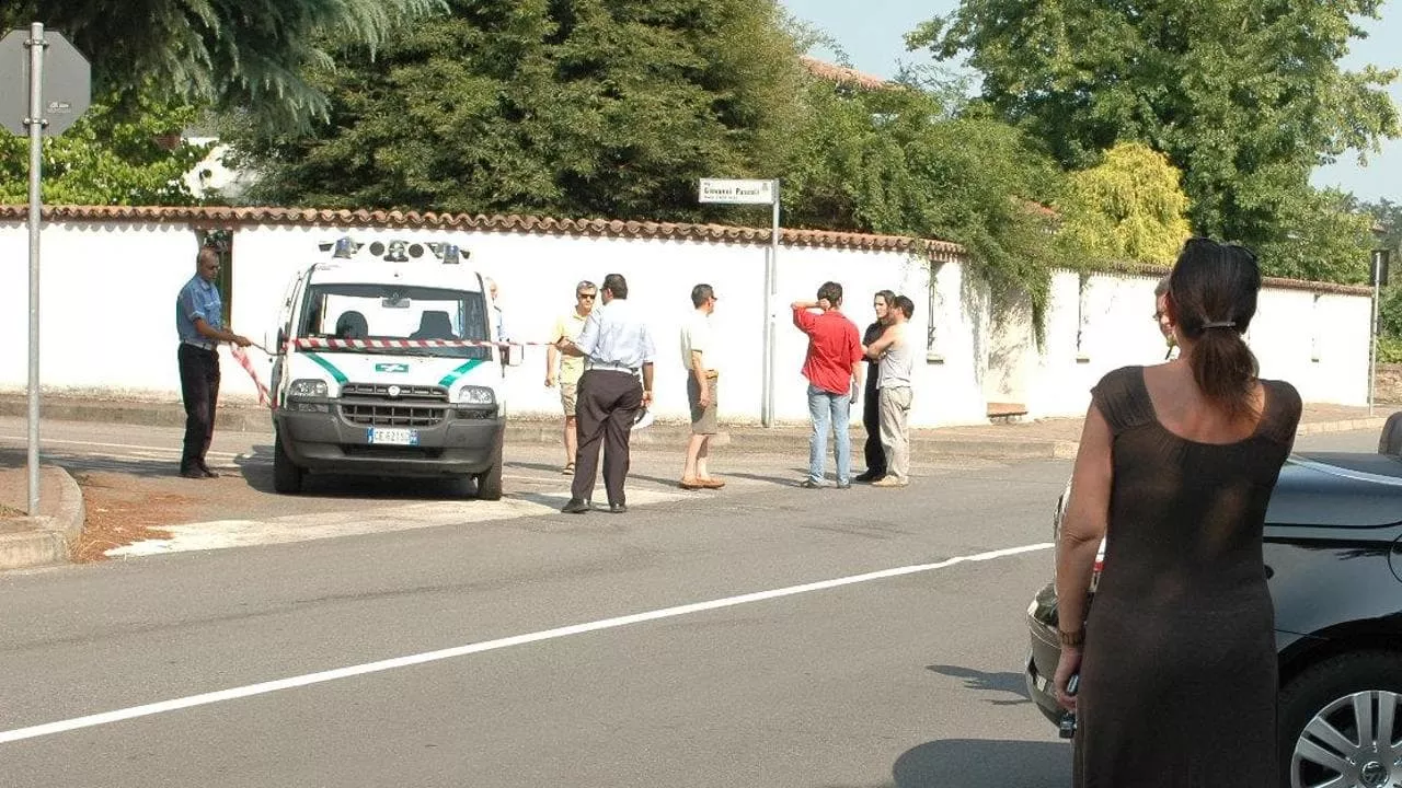 Garlasco, le foto inedite di Andrea Sempio davanti alla villetta di ...