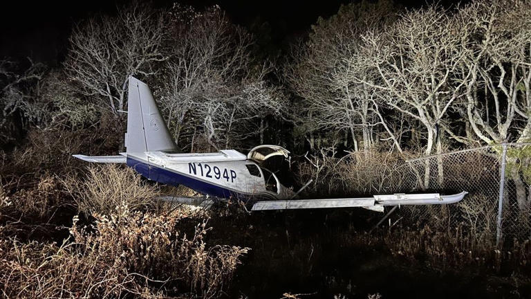 Plane crashes into fence, wood line after leaving runway at Chatham ...