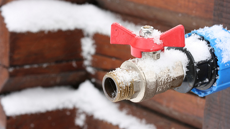 Do You Need To Cover Your Outdoor Faucets This Winter? Here's The Truth