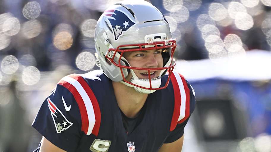 Drake Maye’s wife Ann bakes Patriots-themed cookies for MNF Giants game