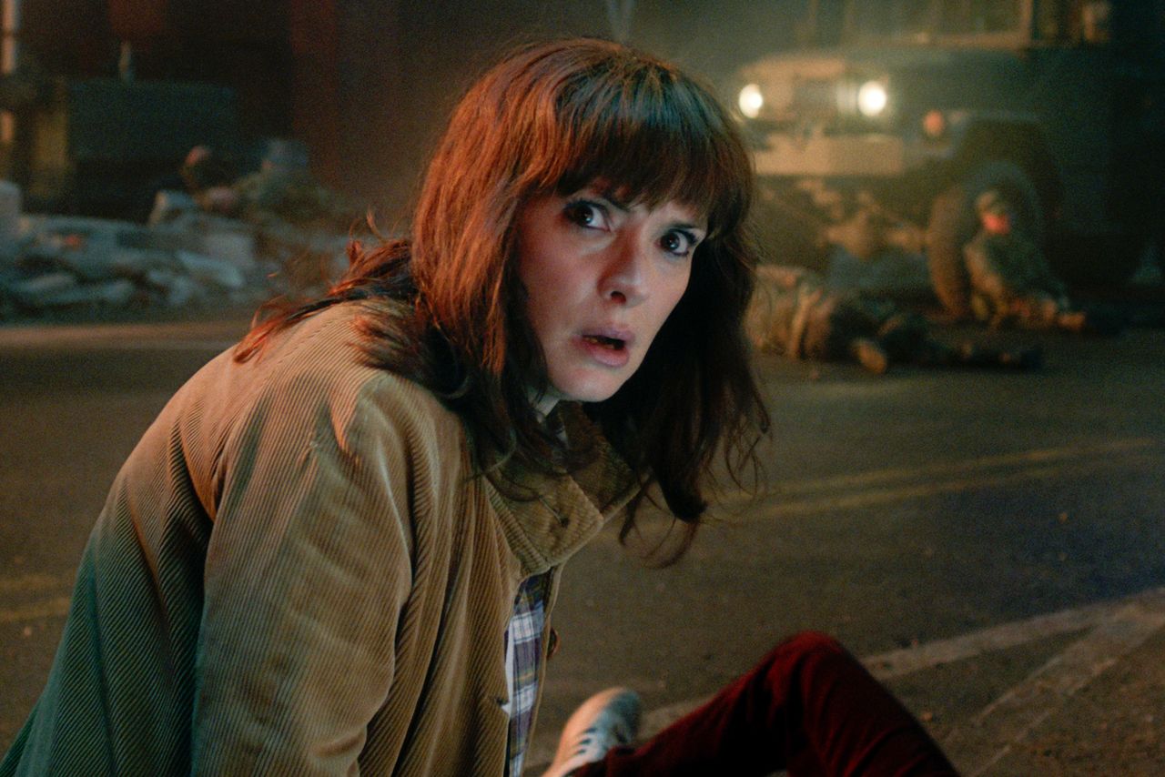 Meet the actress playing young Joyce Byers in “Stranger Things”: 'Not ...