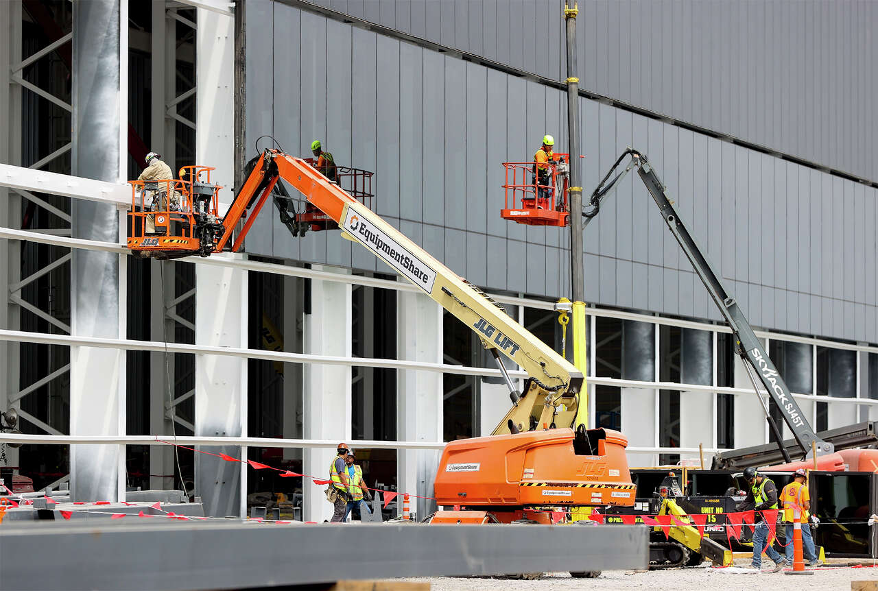 San Antonio, Austin contractors say SpaceX owes them for work across Texas