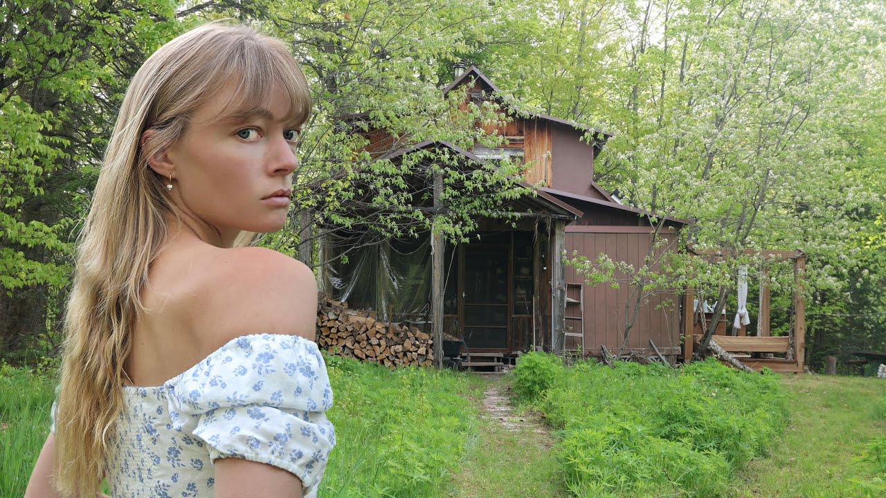 I can't believe my cabin is crumbling! 😱