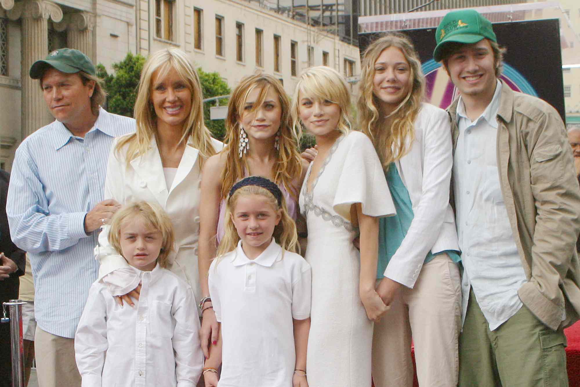 Meet the 6 Olsen Siblings! All About Mary-Kate, Ashley and Elizabeth ...