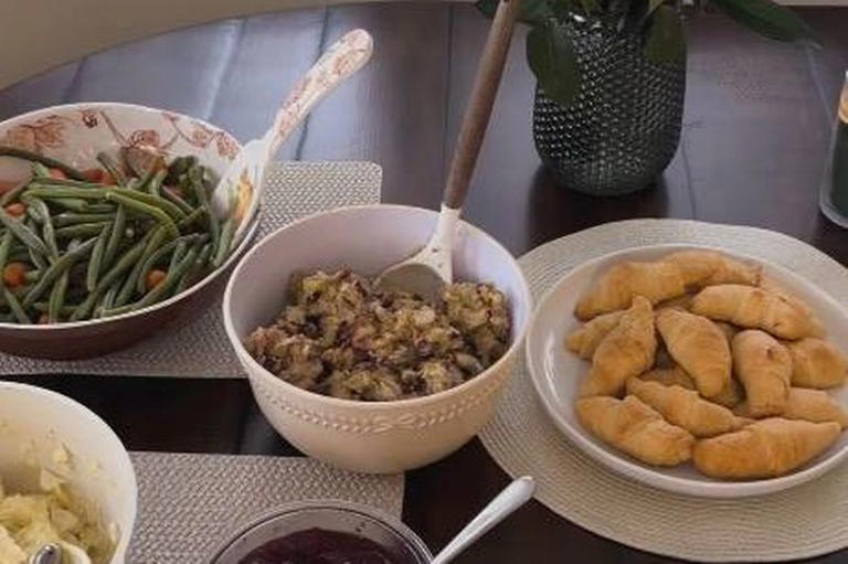 Karoline Leavitt's Thanksgiving dinner roasted as 'dry' and 'unseasoned'