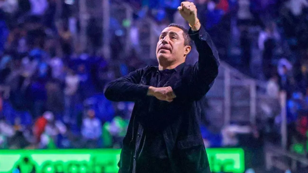 Pumas ocuparía el cargo de Eduardo Saracho con alguien afín a Efraín Juárez