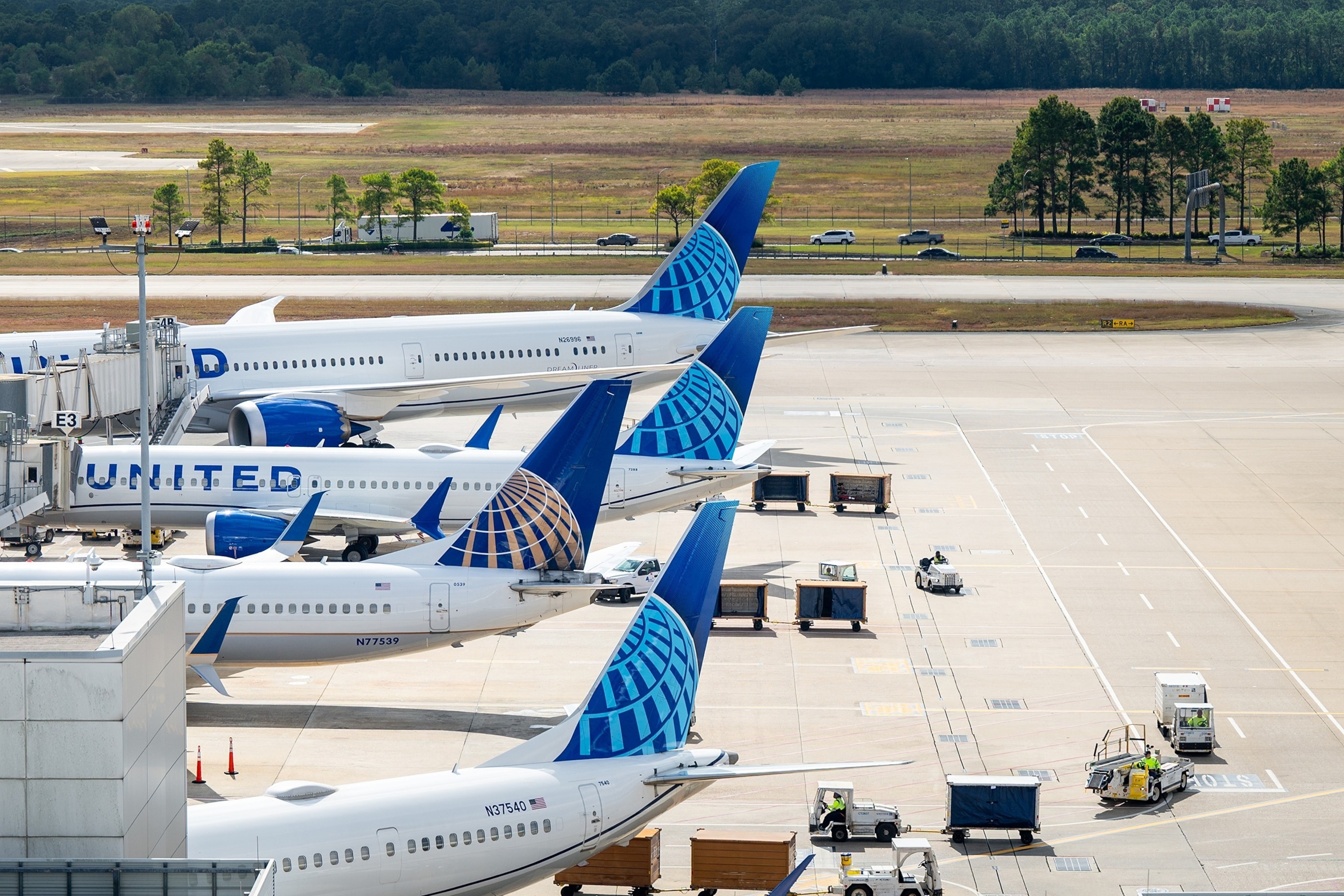 TSA sets record for travelers screened Sunday amid holiday flight ...