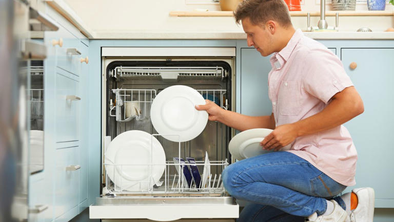 Husband's ‘Ridiculous' Kitchen Habit Forces Wife to Redo His Chores ...