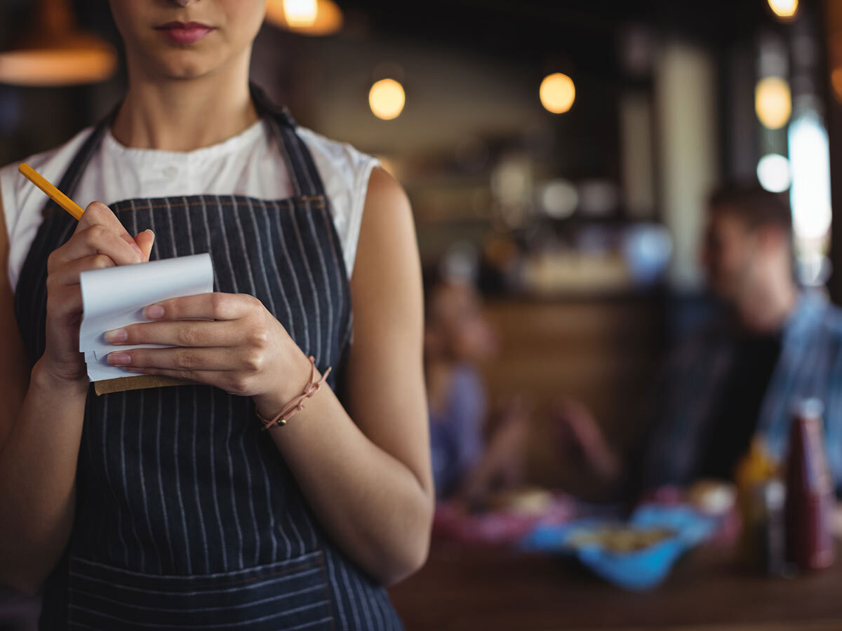Bilingual people are sharing the things strangers said, thinking no one ...