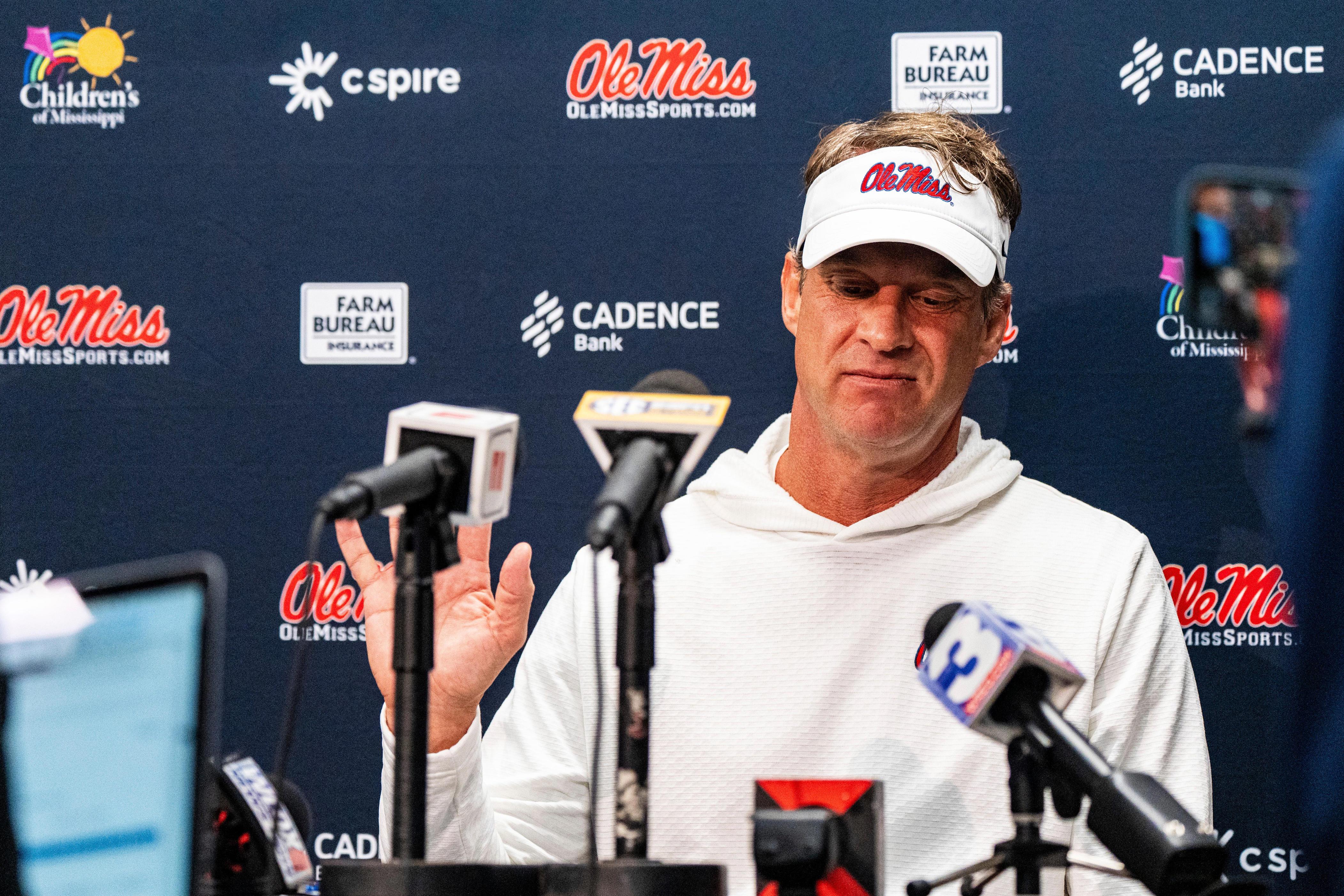 Did Ole Miss leave Lane Kiffin's clothes on street after exit for LSU?
