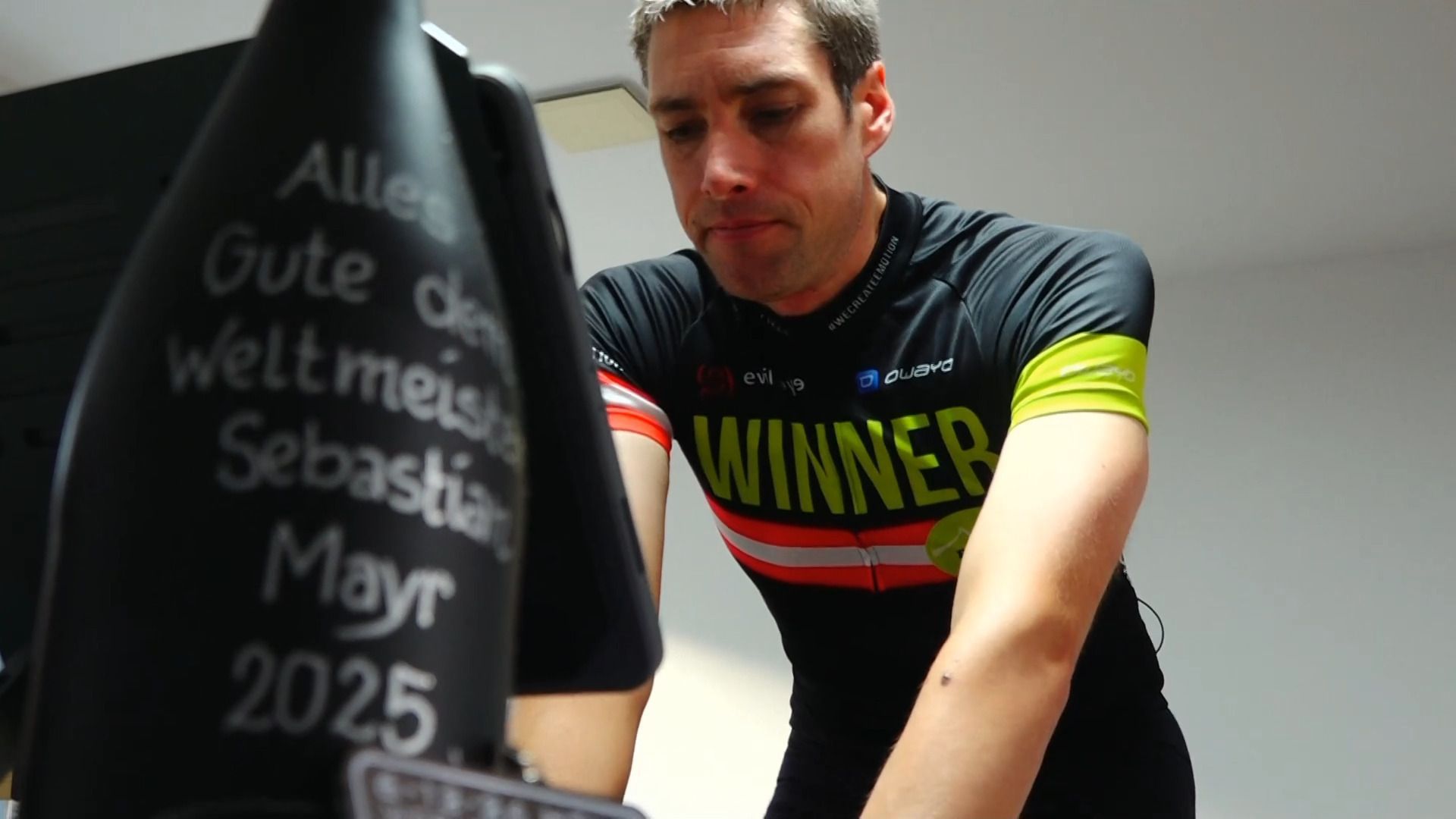 24 Stunden nonstop auf dem Rad: Sebastian Mayr kürt sich zum ...