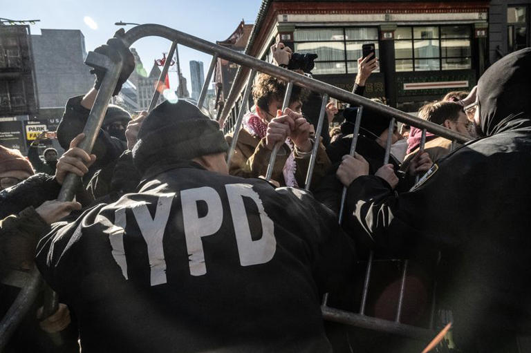 ICE agent aims stun gun at New York protesters as fury grows over ...