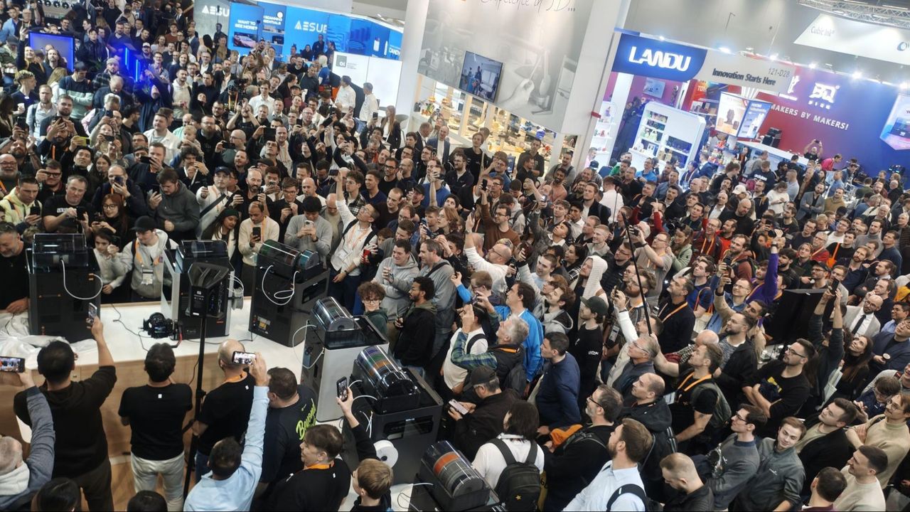 Bambu Lab and Prusa show off new 3D printers at Formnext — H2C dual ...