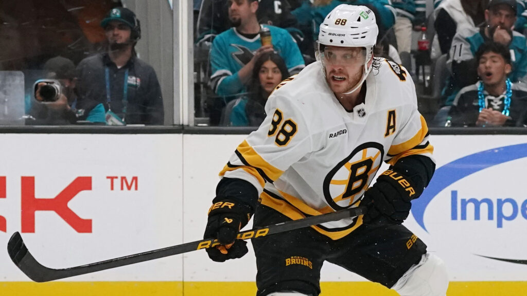 David Pastrnak passes Bobby Orr on Bruins’ all-time points list