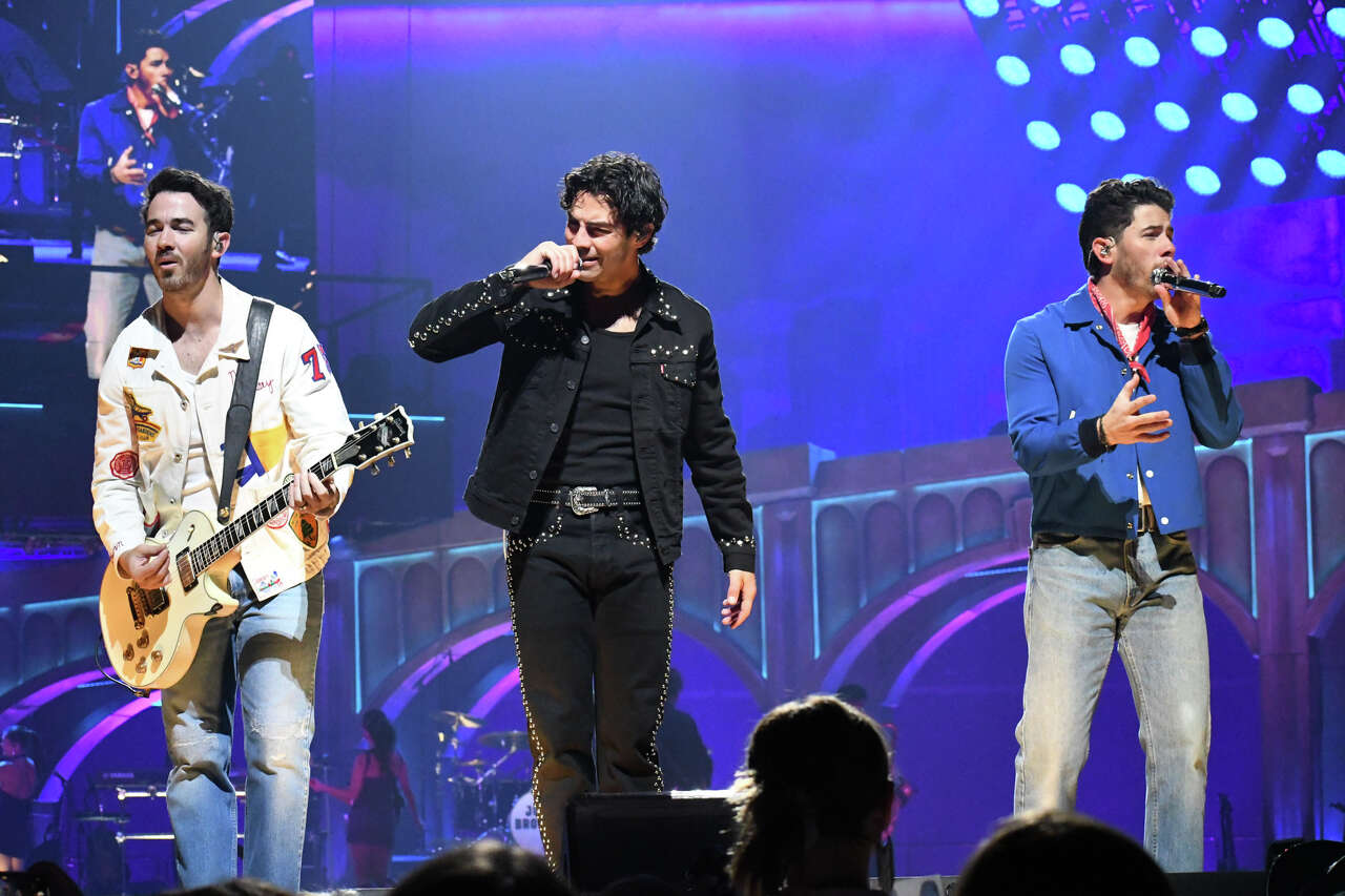 'Stranger Things' and 'Wicked': CT's celebrity gossip and sightings ...