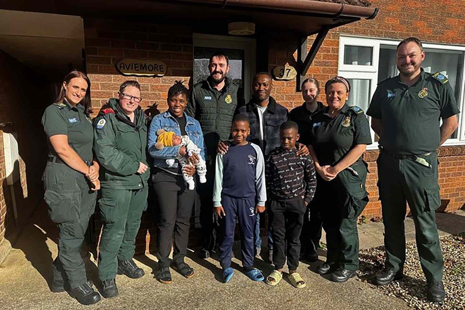 Family Reunites with First Responders Who Saved Mom's Life While 7 ...