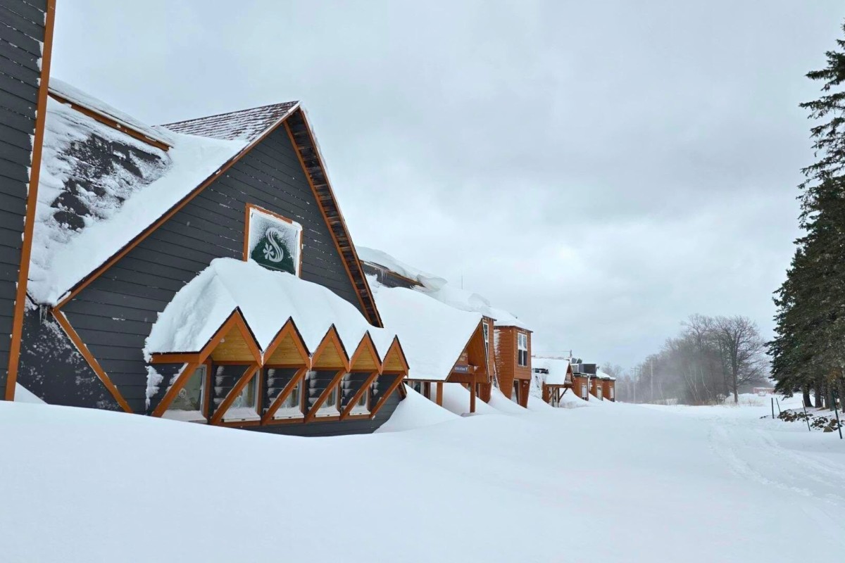 30 Inches of Snow Buries Michigan Ski Area
