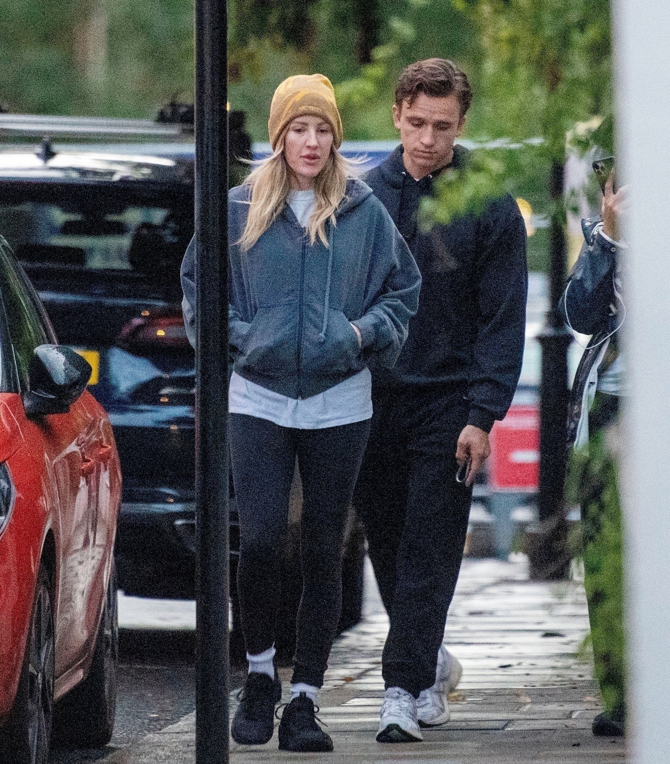 Pregnant Ellie Goulding debuts baby bump in a crop top on The Fashion ...