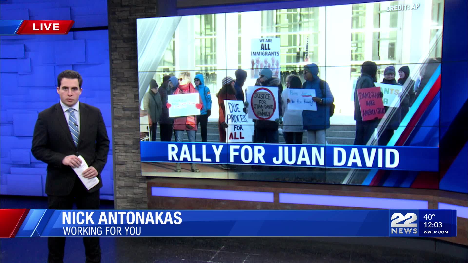 Protesters rally at Springfield Federal Court for family facing deportation