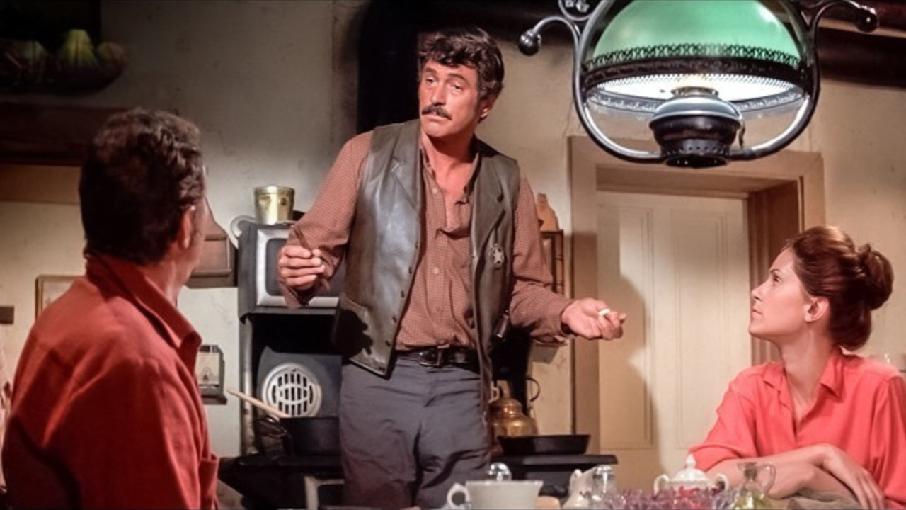 Sheriff dines with the outlaw (Rock Hudson & Dean Martin) - Showdown