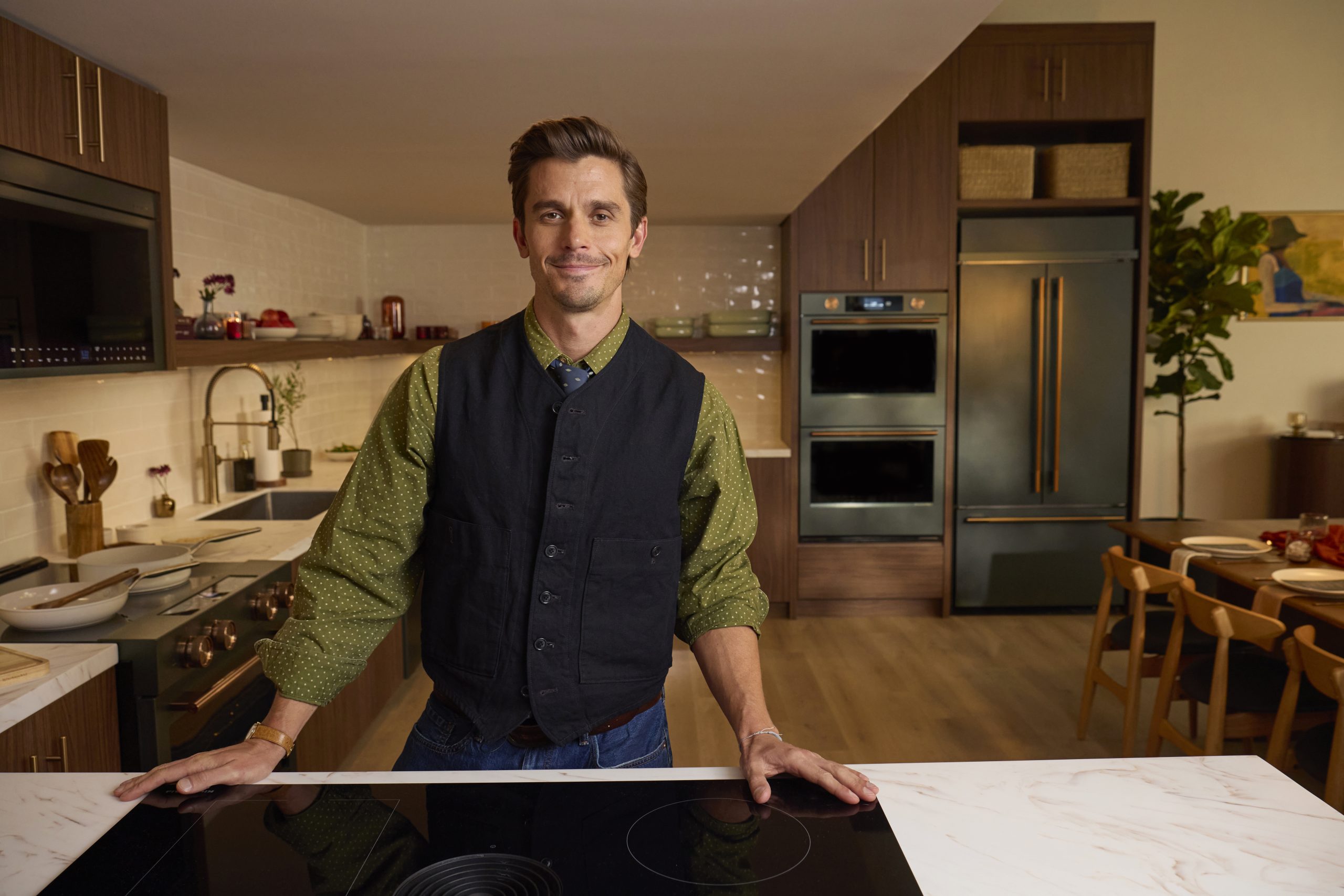Chef Antoni Porowski on Holiday Hosting and KitchenAid’s “Room to Host”