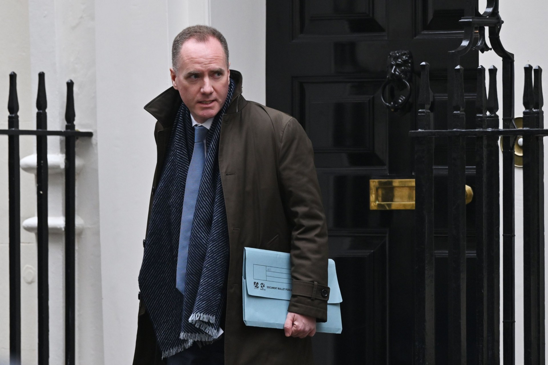 Boss of government budget watchdog resigns over leak