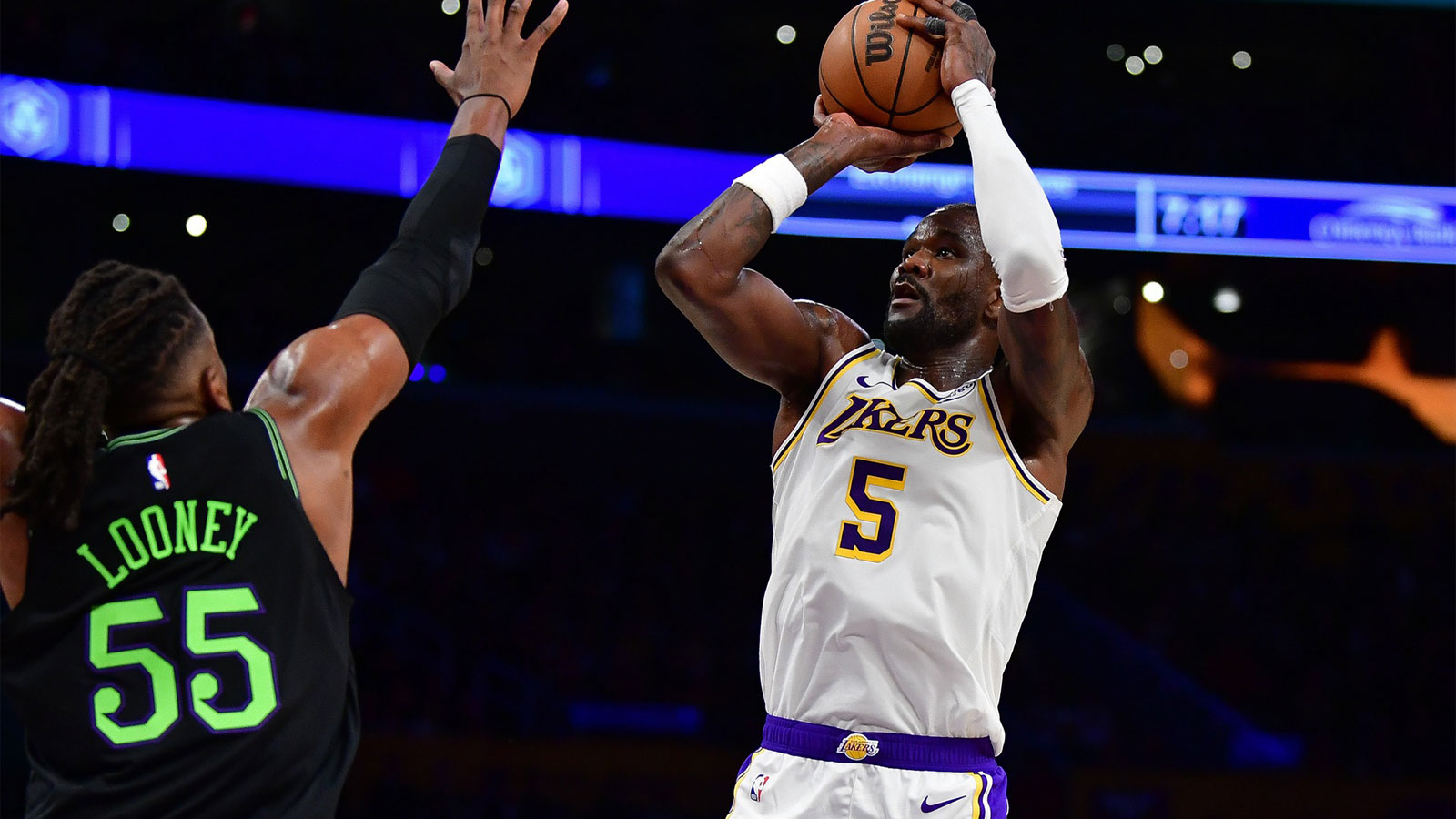 Lakers’ Deandre Ayton dismisses injury concerns after knocking knees in ...